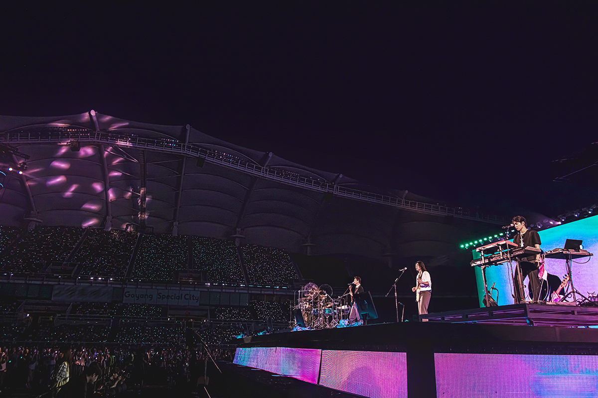 Rain holds off as DAY6 celebrates 10-year milestone at 'The Decade' concert