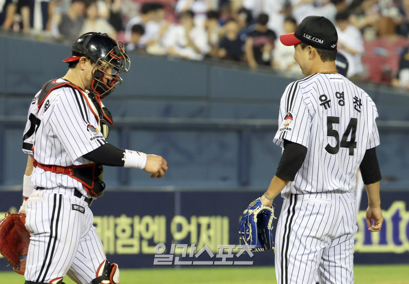 '치리노스 쾌투+유영찬 20SV' LG, 롯데 꺾고 1위 굳히기 [IS 잠실]