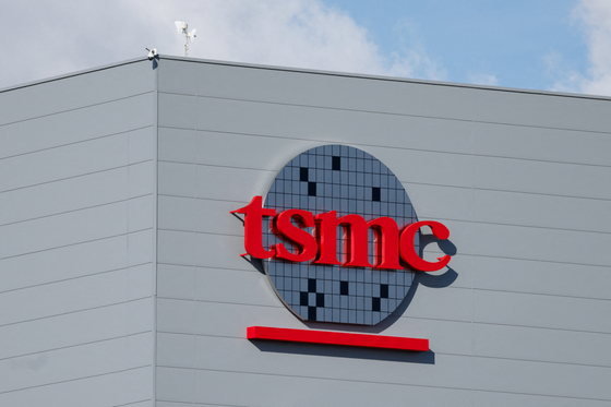 ‘점유율 독주’ TSMC 70% 돌파…7.3% 삼성 파운드리 반전의 실마리는