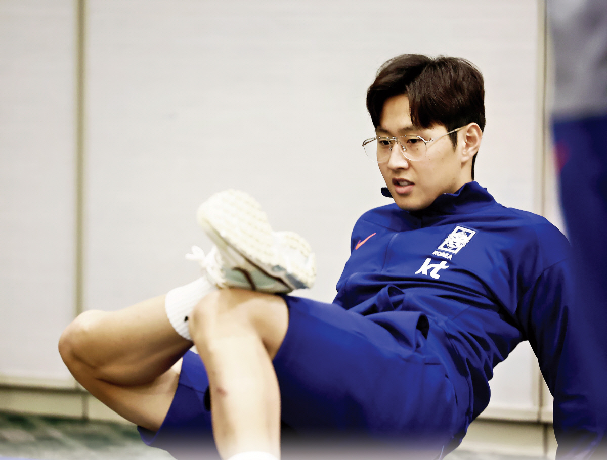 이강인을 주전으로 쓸 것도 아니면서…976억 거절한 PSG의 속내는?