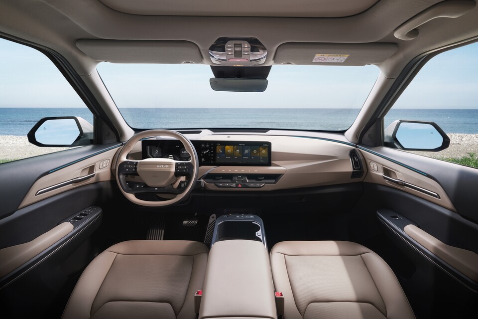 "1회 충전 460km 주행" 기아, '더 기아 EV5' 국내 최초 공개. 가격은 4,855만원부터 | M투데이