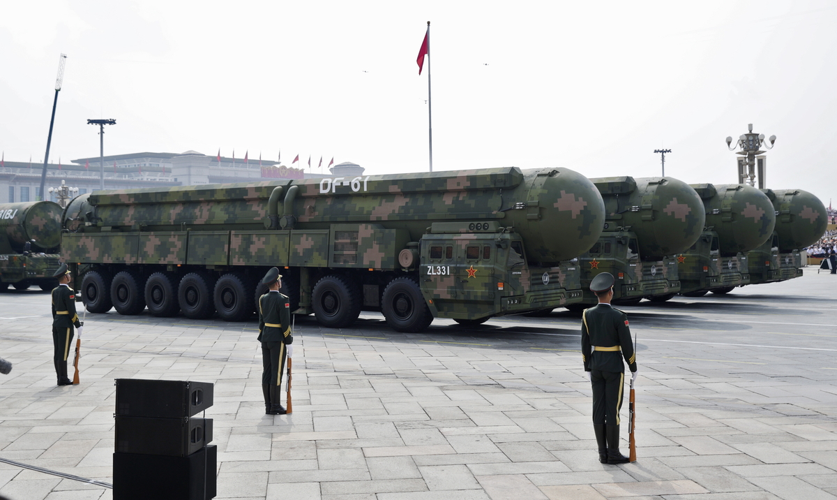 괌 킬러, 둥펑 61, 마하10 미사일... 중국의 대량살상 무기들 [화보]