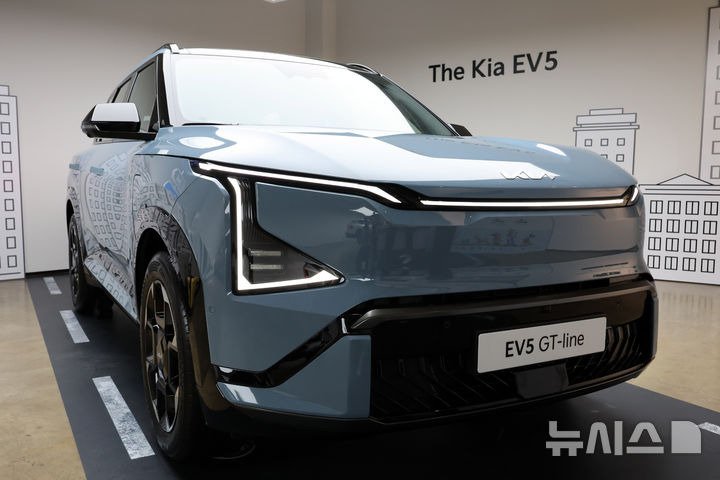 4000만원대 패밀리 전기 SUV 나온다…4일부터 계약 [기아 EV5 출시①]