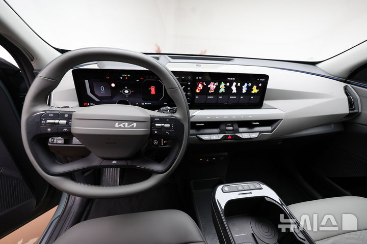 4000만원대 패밀리 전기 SUV 나온다…4일부터 계약 [기아 EV5 출시①]