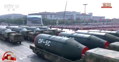 [中전승절] '고체 ICBM' DF-61 열병식 첫선…핵 3축 체계도 공개(종합)
