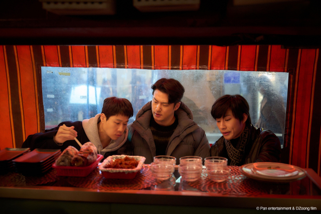 [BIFF 2025] 밖에선 최신 영화, 안에선 OTT 시리즈… 두 배의 감동