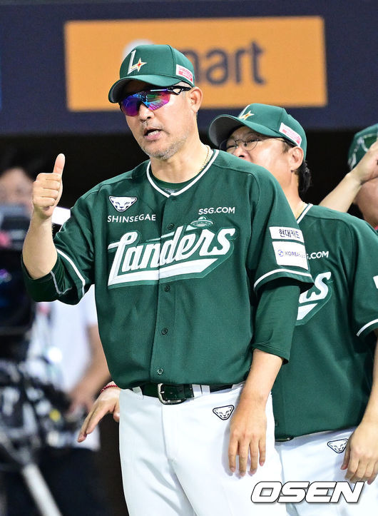 ‘PS 확정 전에 2+1년 재계약’ 이숭용 감독에게 힘 실어준 SSG, 성적과 육성 모두 잡을까