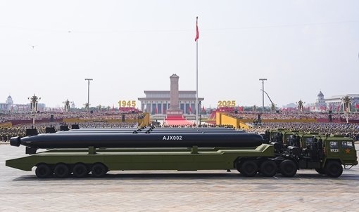 ICBM, 5세대 스텔스 전투기… 최신 무기 전시장 中 전승절 열병식