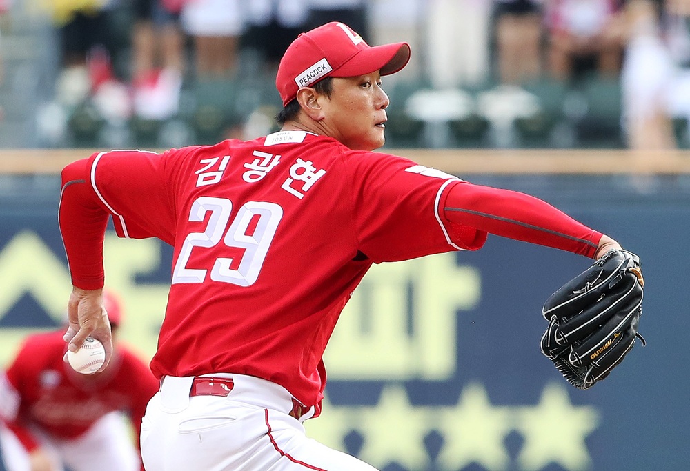 LG까지 삼킨 SSG, 김광현 '2000K' 앞세워 파죽의 5연승…3위 수성 청신호 [잠실:스코어]