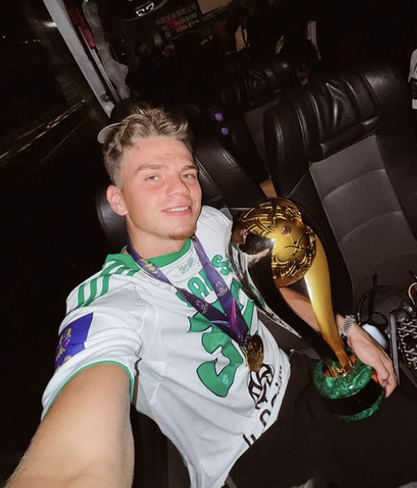 이런데도 사우디 가지 말까요?…'월급 400만원이 4억원으로' 박지성 후배의 인생역전 스토리 화제