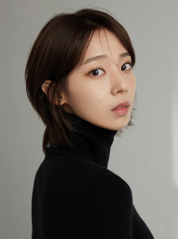 오지은, 유세윤 신곡 '간주점프는 안돼요' MV 여주…'특별 존재감'