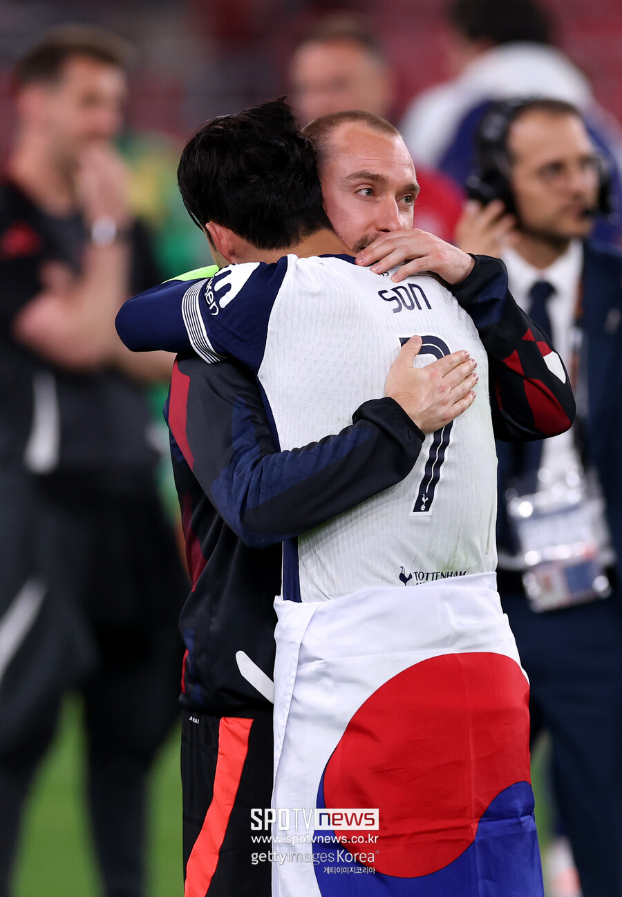 '맨유 방출 → 은퇴 위기' 손흥민 옛 동료 "이거 완전 덴마크"…에릭센, 볼프스부르크와 2년 계약 "덴마크 선수 많아 매력적"