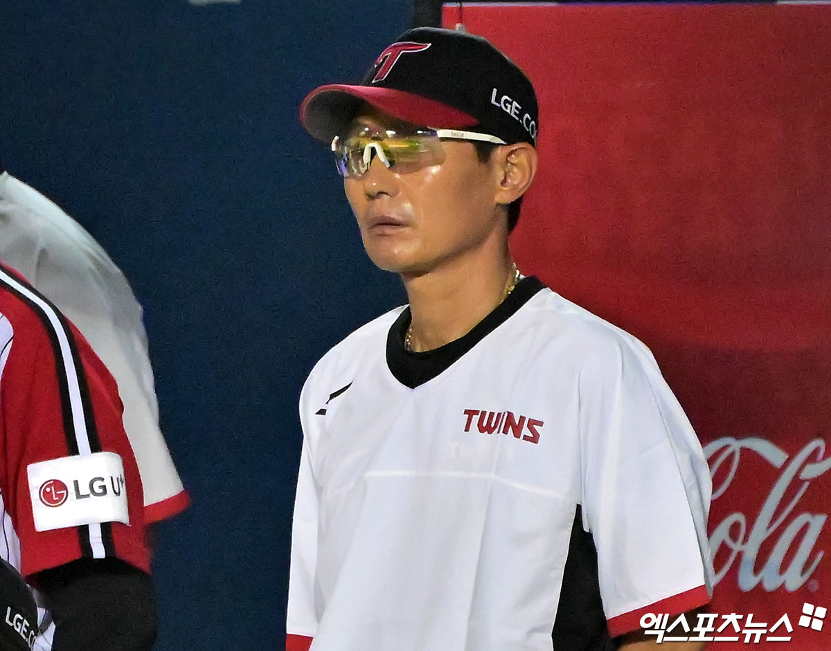 '13일 오후까지 비 예보' 방수포 깔린 잠실구장, NC-LG 15차전 정상 개최 가능할까 [잠실 현장]