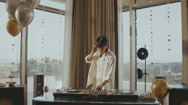 임영웅, 작사+칼군무까지...'ULSSIGU'로 분위기 변신