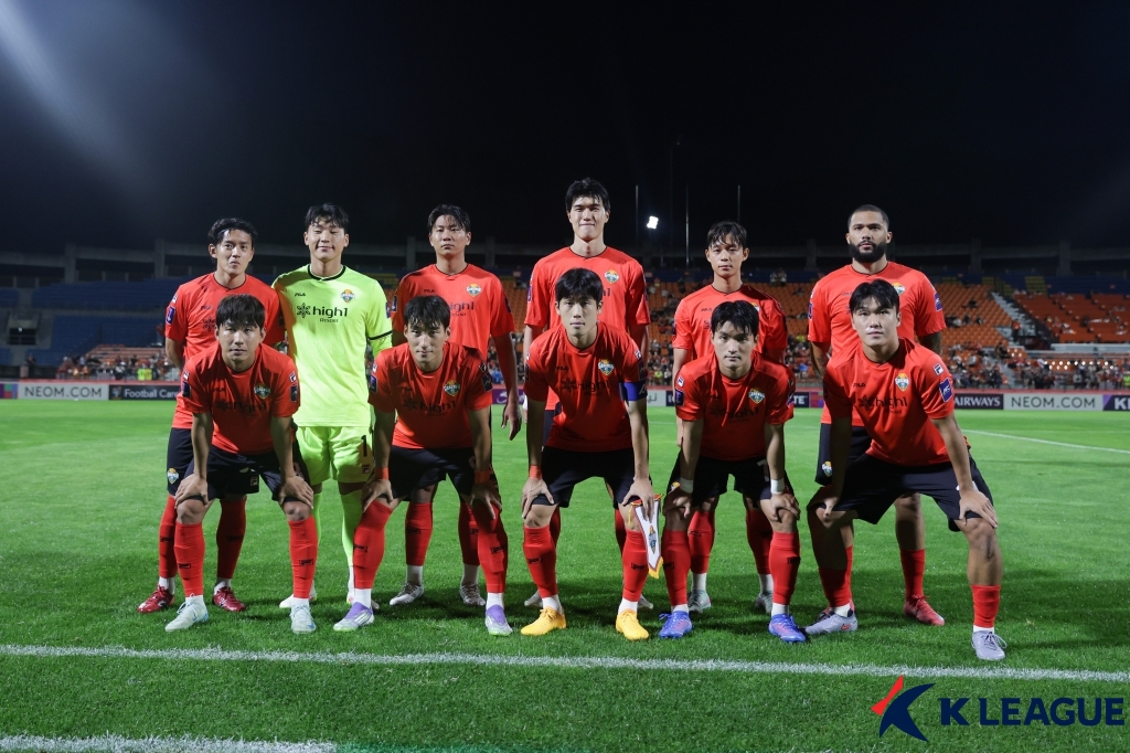 '역사적인 순간' 강원, ACLE 데뷔전서 2-1 짜릿한 역전승…안방서 中 전통 명문 제압 [현장리뷰]