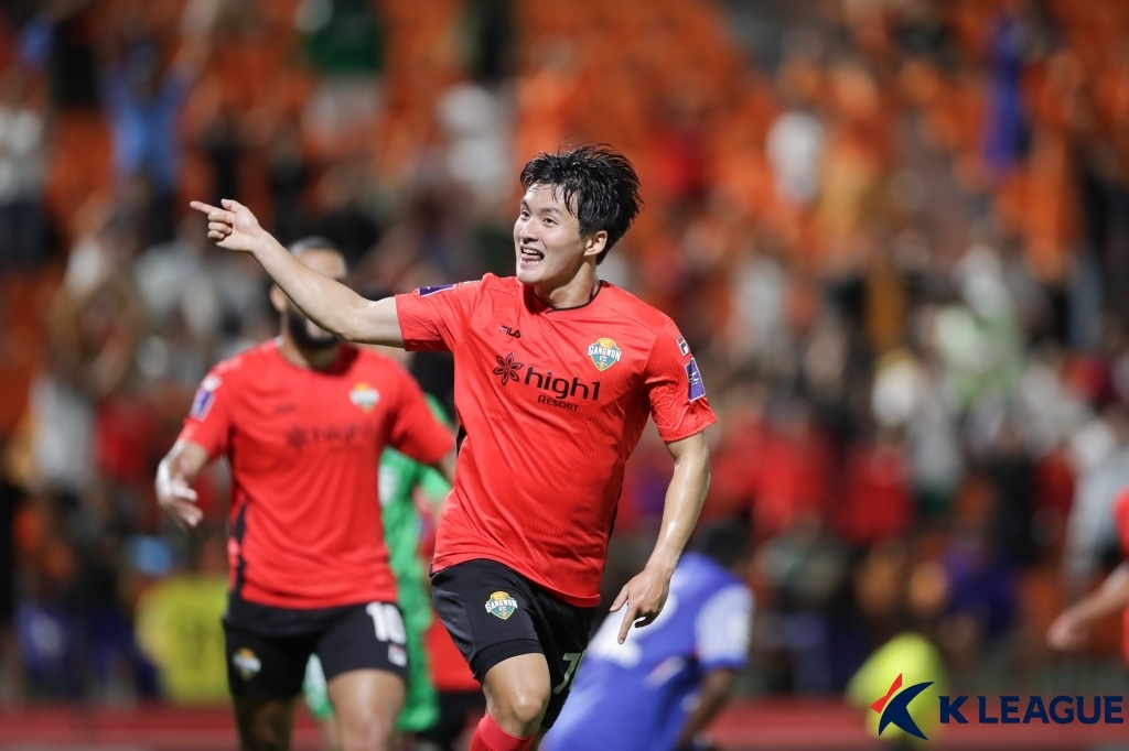 강원, 역사적인 ACLE 데뷔전서 상하이 선화에 2-1 역전승