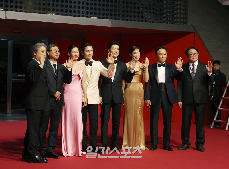 [30th BIFF] “서른, 잔치는 이제 시작”…부국제, 영화인들 축하 속 화려한 개막 [종합]