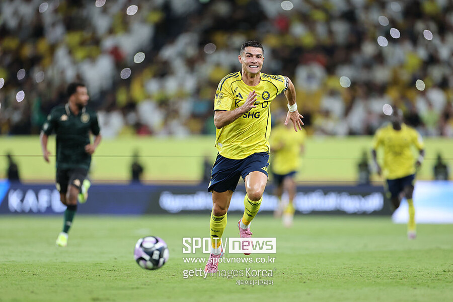 아시아 축구 무시하네! '연봉 3264억원' 호날두, ACL2 모든 경기 결장 가닥…알나스르, 홈 티켓값 50% 긴급 할인!