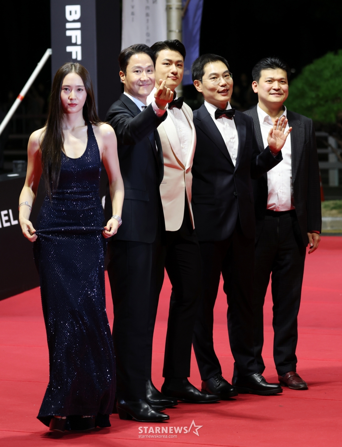 [포토]짱구팀 홍일점 정수정 'BIFF 2025 레드카펫'