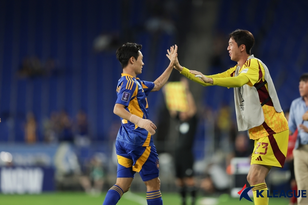 '4860일만 ACLE 복귀' 신태용, '절친' 서정원 눌렀다!…울산, '中 1위' 청두에 2-1 역전승 [현장리뷰]
