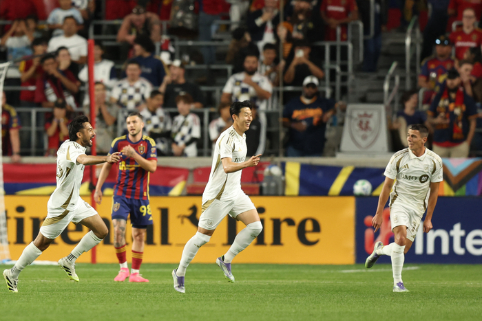 그야말로 ‘원맨쇼’ 손흥민, 유효 슛 4개로 MLS 첫 ‘해트트릭’까지 달성…LAFC도 4-1 완승