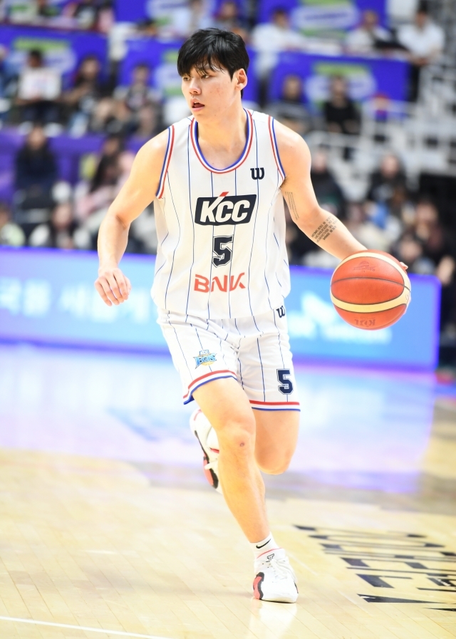 ‘슈퍼팀’ KCC 어쩌나, 29점차 대패보다 아픈 김동현의 발목 부상…“통증 있어 정밀검진 필요”