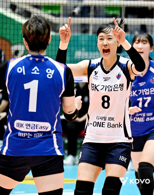 육서영 32점 미쳤다, '현금 트레이드' 임명옥 친정 울렸다…IBK 준결승 진출, 도로공사 3-1 완파