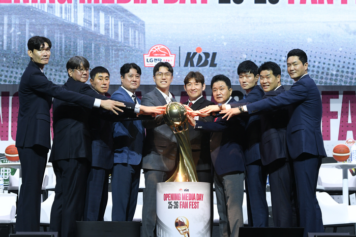 10개 구단이 꼽은 우승 후보는 KCC와 LG…KCC, 뜬금 “라건아가 우승”이라고 외친 이유는? [KBL미디어데이]