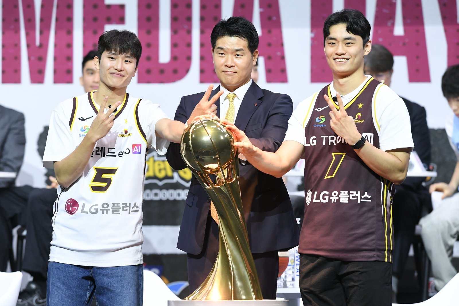 ‘슈퍼팀’ KCC·‘디펜딩 챔프’ LG 우승경쟁 2파전?…가스공사·KT도 다크호스 [KBL 미디어데이]