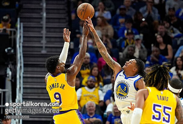 "39살이라니 믿기지 않아!" GSW 1호 영입생 베테랑 센터, 레이커스 상대 '3블록' 가벼운 몸놀림, 팬들 벌써부터 기대 만발!