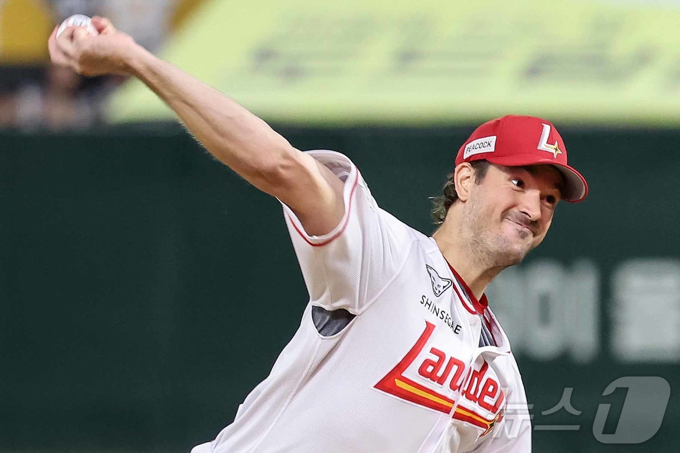 SSG '방패' vs 삼성 '대포', 누가 더 셀까…13년 만의 PS 맞대결[준PO]