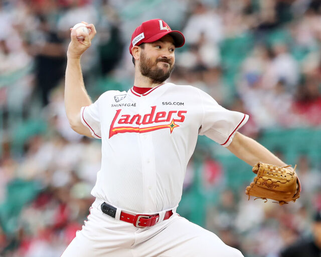 '이럴 수가' SSG 어쩌나, 245K 에이스 장염 증세→1차전 불발…준PO 등판 가능한가 "몸 상태 체크 후 결정"