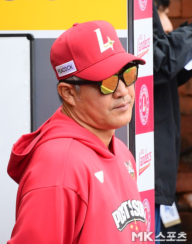 69% 확률 뺏긴 SSG, 245K 에이스 이탈 설상가상 어쩌나...변수는 비? [준PO]