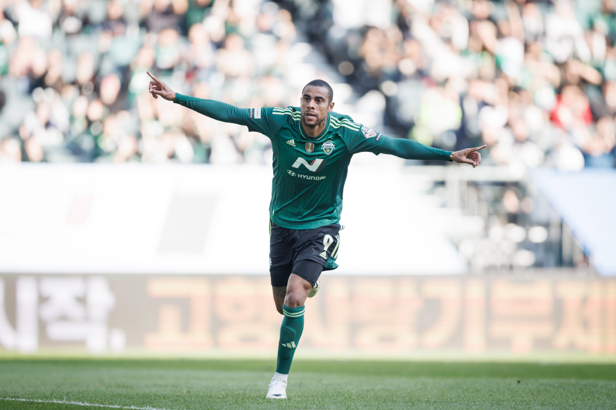 "중국 가더니 이상해졌네" K리그 출신 상하이 외인, ACLE 3경기 출전 정지 징계…서울전 결장 확정