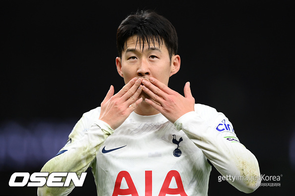'2위와 차이 더 벌어지는데?' 韓 영광 SON, EPL 최고 골잡이 투표 1위 질주... 앙리-홀란-시어러보다 앞서가