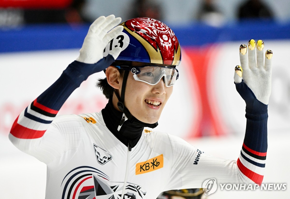 쇼트트랙 임종언, 1차 월드투어 1,500m 金…여자계주 금빛 질주