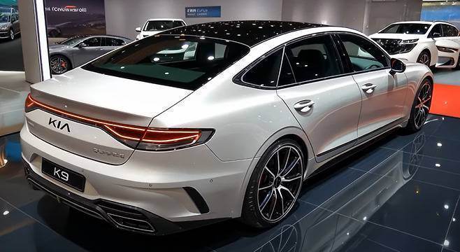 `"G80보다 고급스럽고 싸다?" 신형 K9 실물 예상도 반응 폭발 | EV-Hotissue