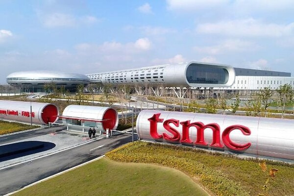 "TSMC 내년 매출 140조 돌파 전망...고객사들 2나노 제품 입도선매" | 생생비즈