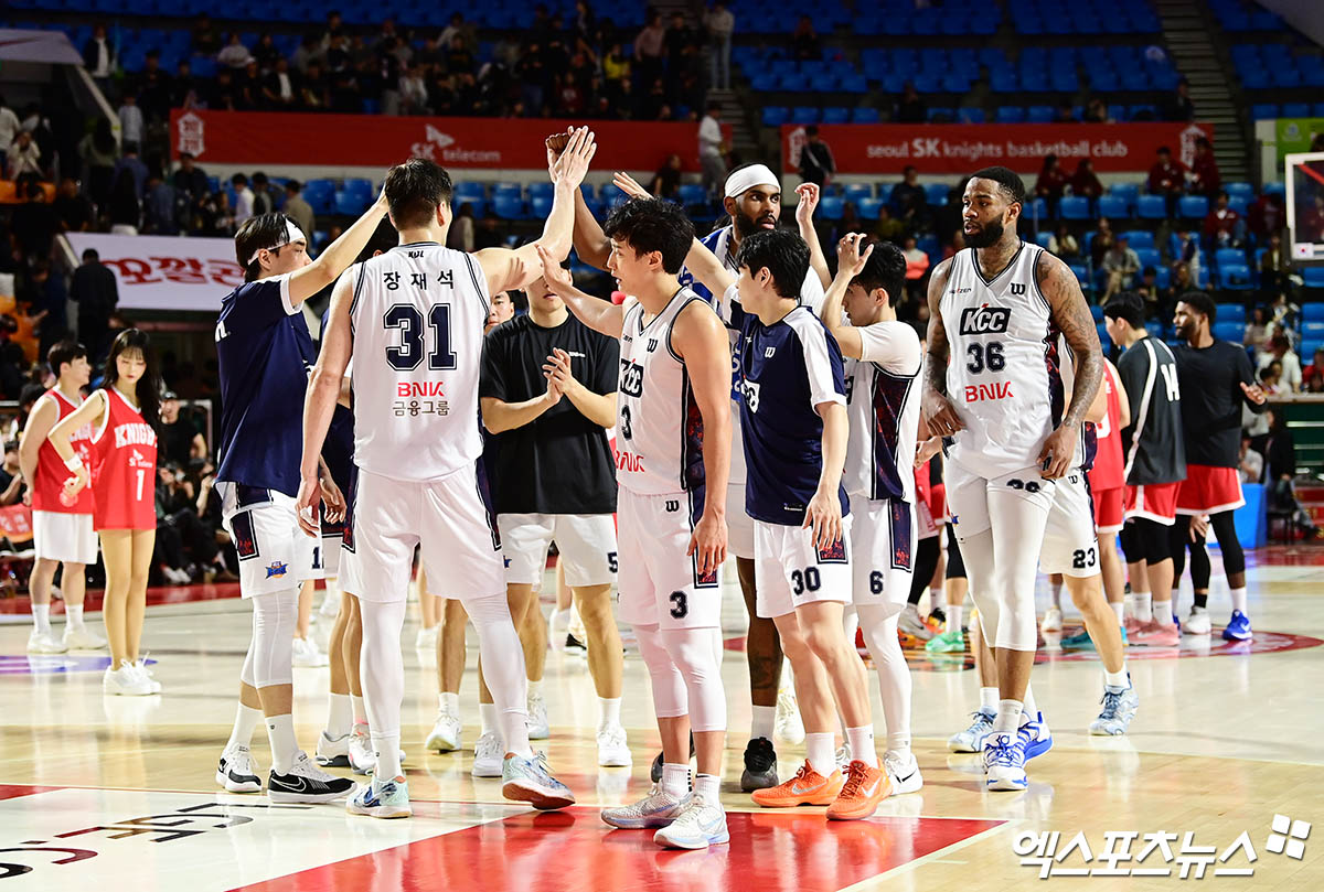 KCC 'SK 상대로 승리'[포토]