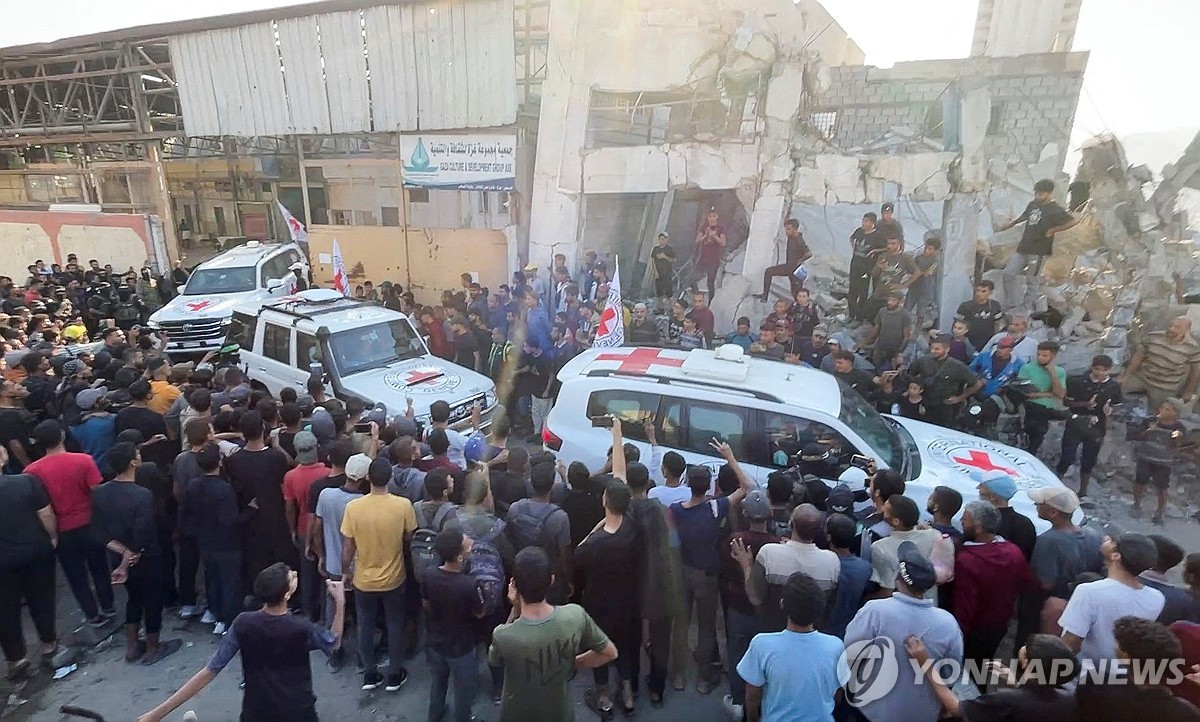 [속보] "하마스, 인질 13명 추가 인계"…생존인질 전원석방