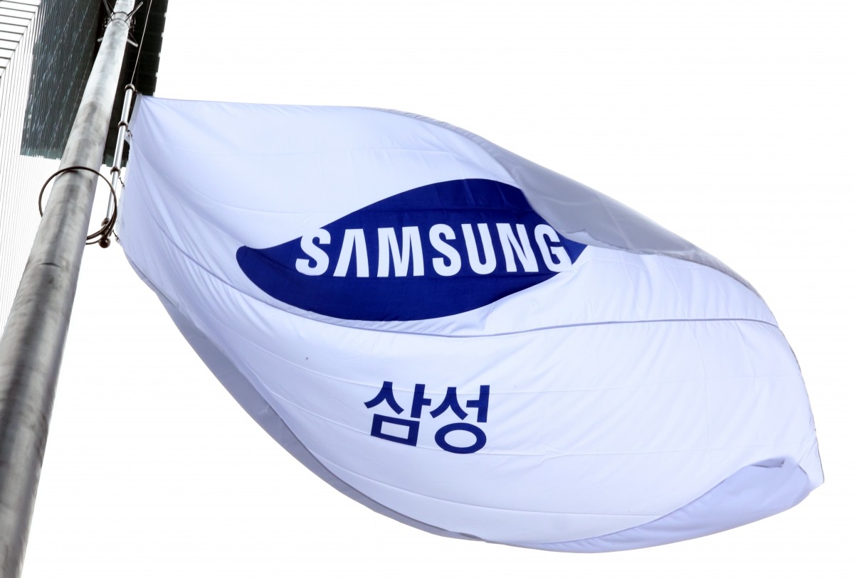 "삼성전자, HBM·범용 D램 공급 부족 수혜…목표가↑"-KB