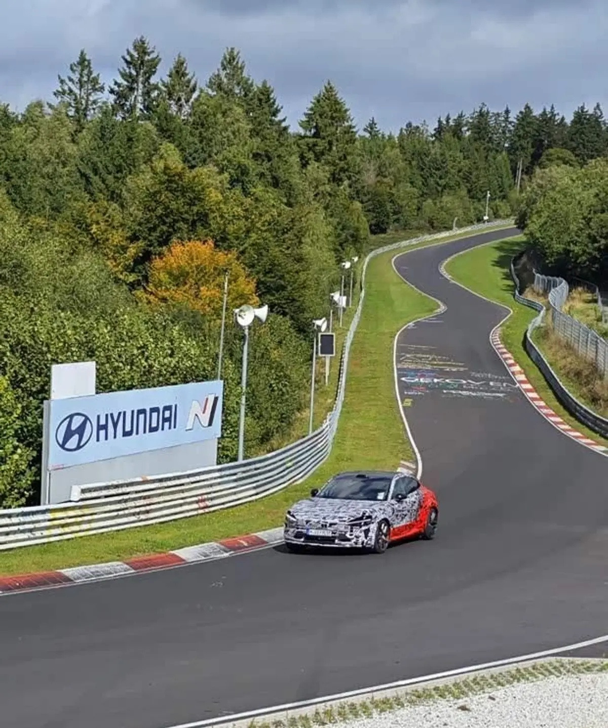 “실화냐?” 샤오미 YU7 GT, 뉘르부르크링 난리난 1000마력 괴물 | 두맨카