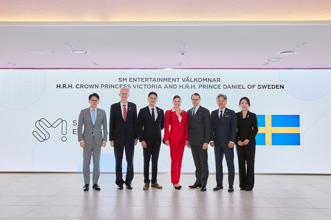 Swedish royal couple visits SM Entertainment to explore K-pop’s ...