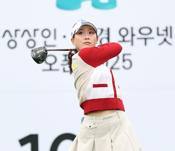 '황유민·방신실과 국대로 뛴' 이율린, 3R 깜짝 선두 '첫 우승 도전'…새 코스레코드 [KLPGA]
