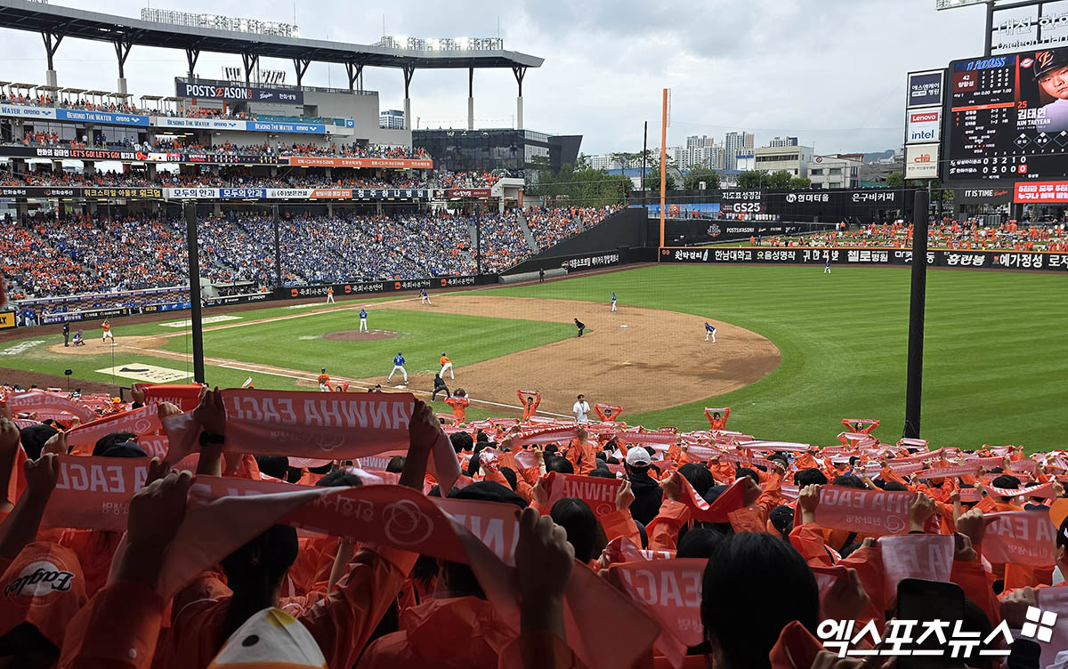 1초 만에 매진된다더니…빈자리? KBO PS에는 없다→가을야구 29연속 매진+누적 관중 17만 돌파 [PO2]