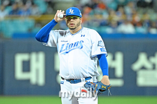 'PS 3G 2패' 삼성 후라도 7이닝 던지면 뭐하나, 네 번째 경기마저 패전 위기…5실점 와르르 4·5회에 무슨 일이 [MD대구 PO3]