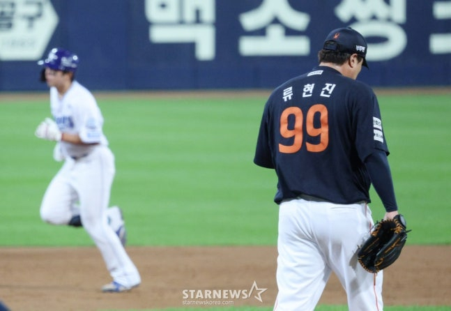 'KKKKKK' 문동주가 다했다! 4이닝 삭제→한화 5-4 승리... 19년 만의 KS까지 '단 1승' 남았다 [PO3 현장리뷰]