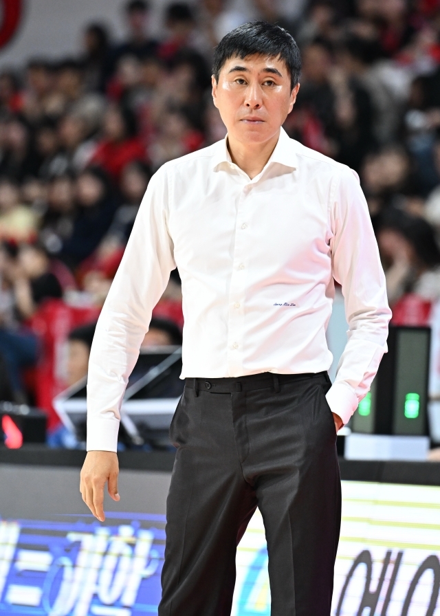 ‘허웅 봉쇄’ 바라본 이상민 KCC 감독, 해결책은 무엇인가…“결국 본인 스스로 극복해야 한다” [MK인터뷰]
