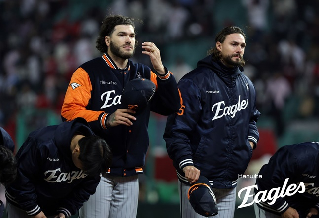 '4관왕' 폰세 써보지도 못하고 대역전패, 한화 19년 만의 KS 진출 '빨간불'... 이것이 최선이었나 [PO4 현장]