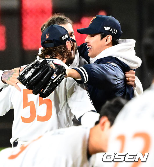 ‘1차전 홀드→3차전 승리’ 문동주 없었으면 한화 KS 못 갔다. ERA 0 위엄, 플레이오프 MVP 영예 [PO5]